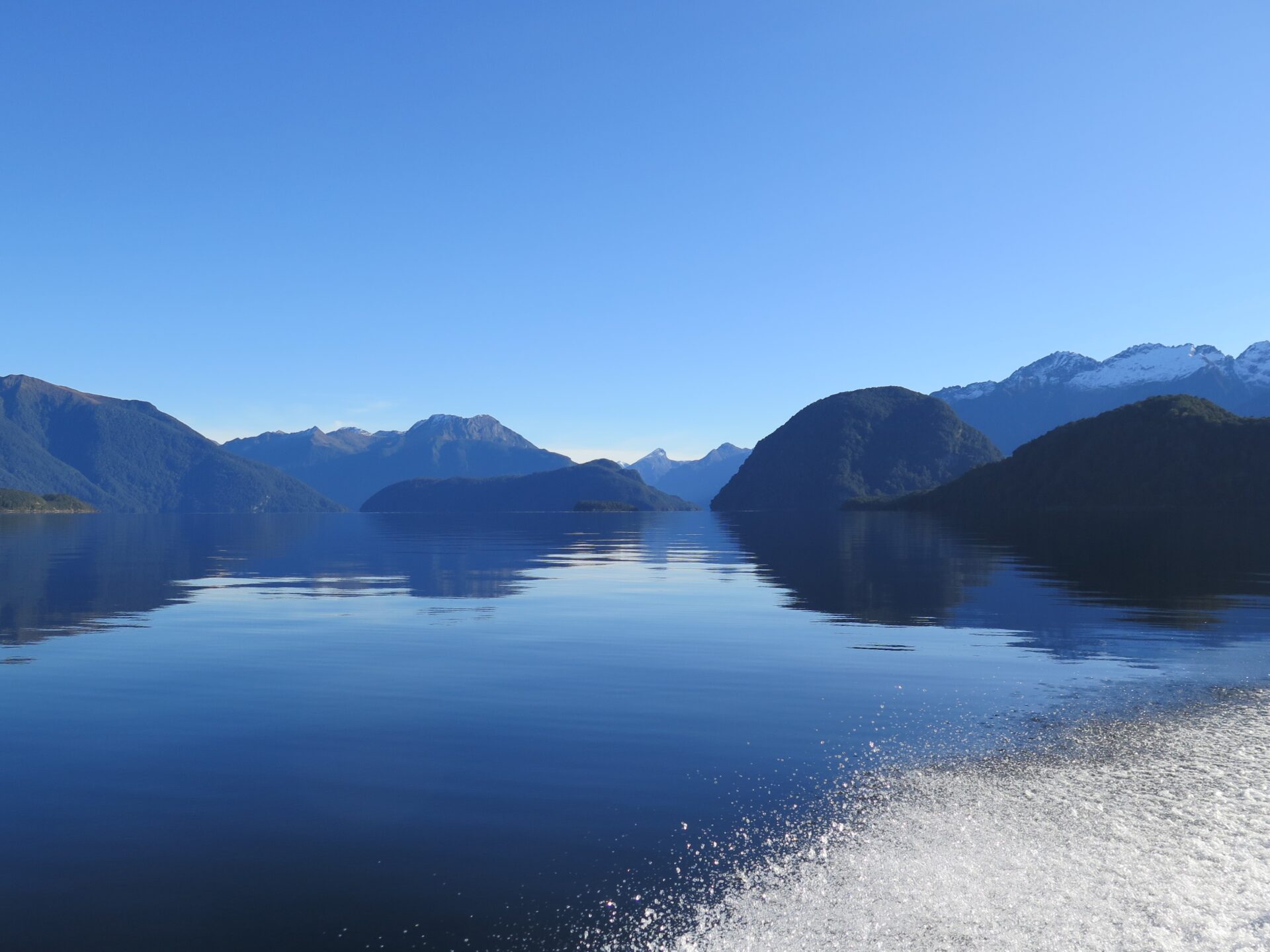Lake Manapouri Transport | Manapouri Water Taxi Services | Fiordland ...